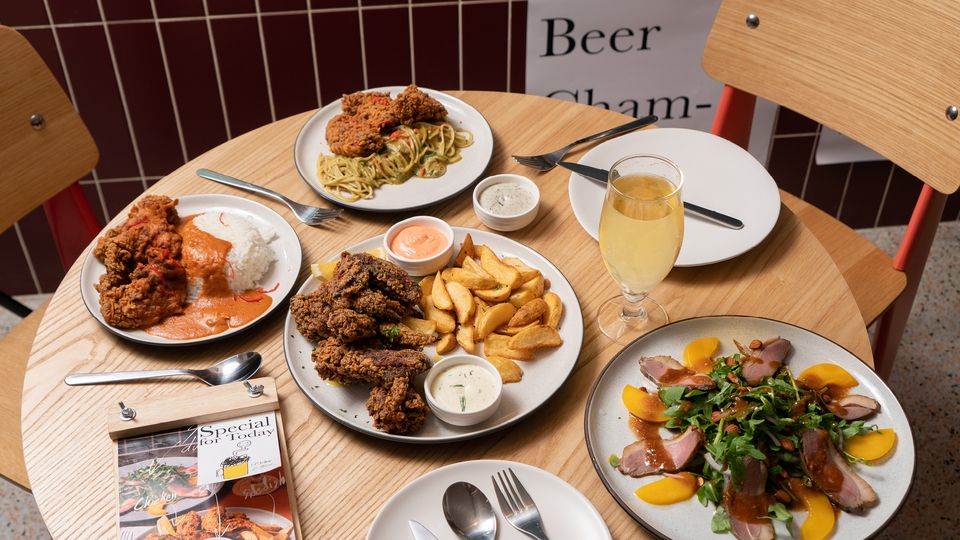 Sandy's | Friday Bangkok